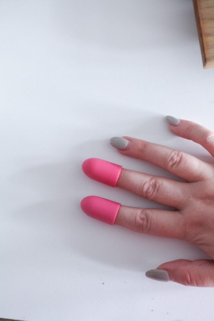 Easy DIY Joy Signs For Christmas - Run To Radiance