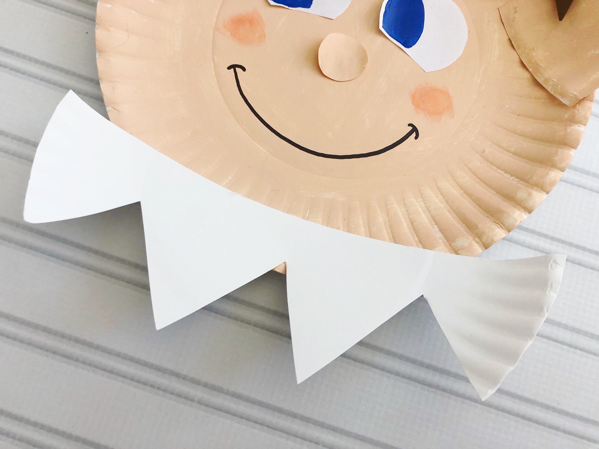Elf on The Shelf Paper Plate Craft - Run To Radiance
