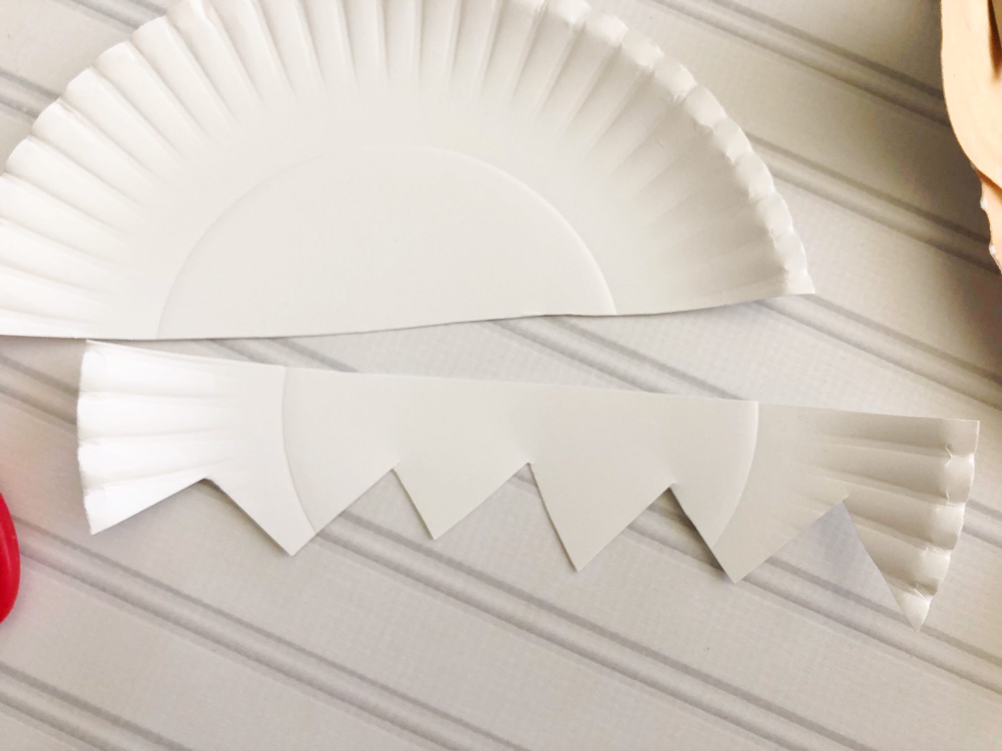 Elf on The Shelf Paper Plate Craft - Run To Radiance