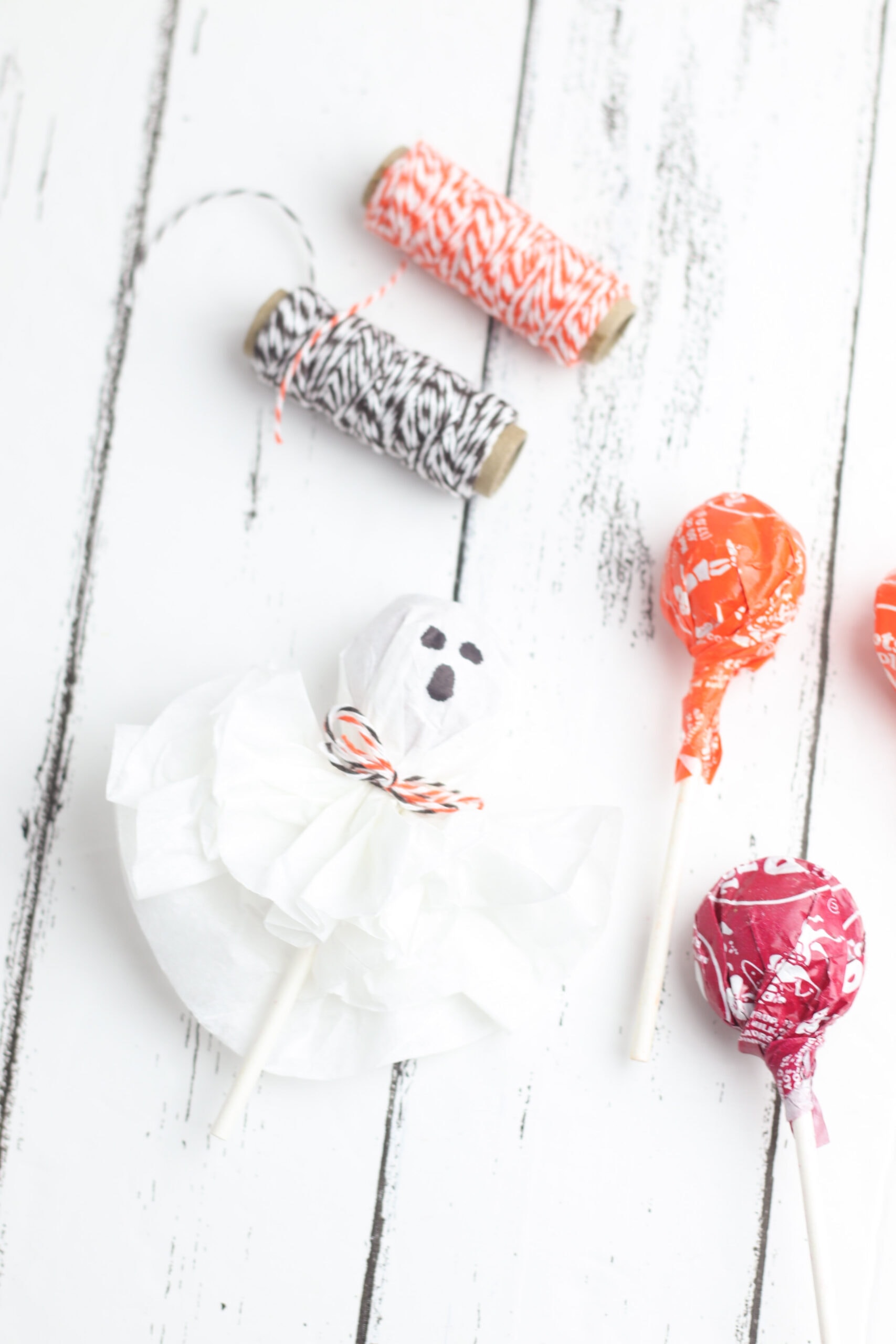 How To Make Spooky Ghost Lollipops For Halloween - Run To Radiance