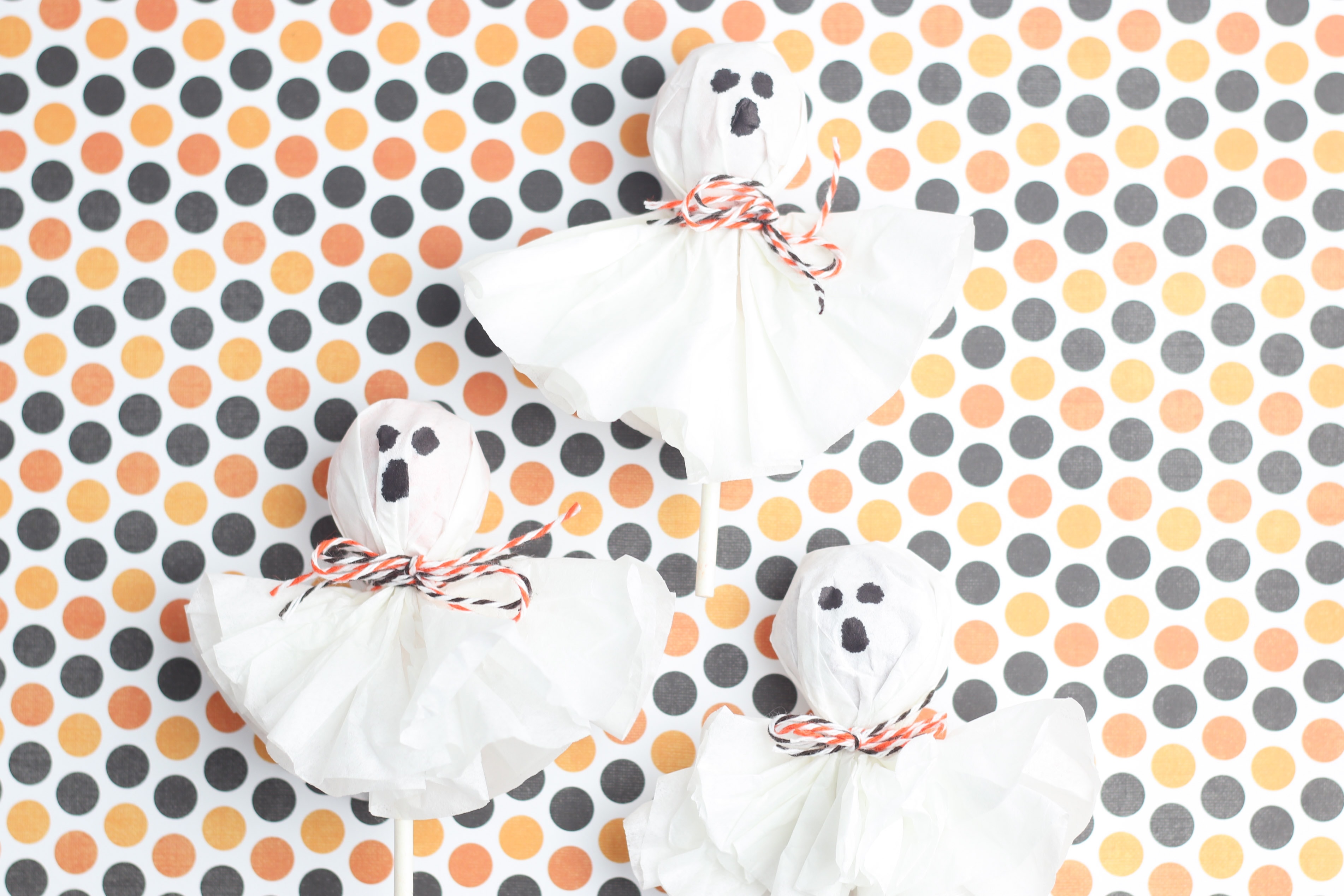 How To Make Spooky Ghost Lollipops For Halloween - Run To Radiance