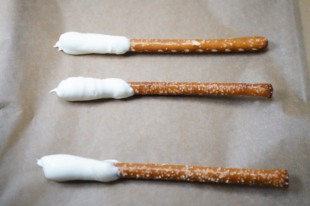Easy Dipped Pretzel Rods (with Video) - Run To Radiance