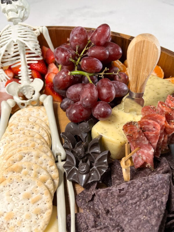 10 Must-Have Elements for the Ultimate Spooky Halloween Charcuterie Board
