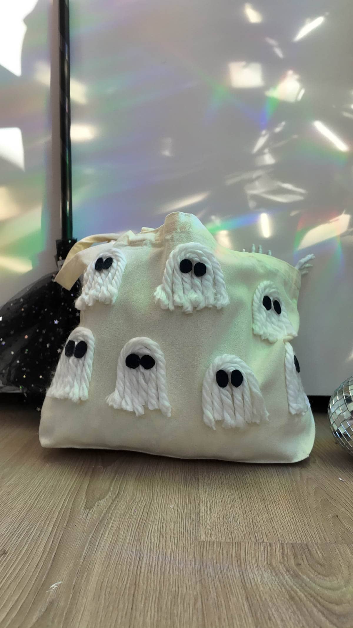 DIY Ghost Tote Bag (Simple + Cute Halloween Craft!) - Run To Radiance